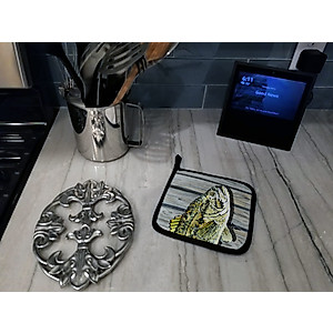 Caroline's Treasures 8493PTHD Fish Bass Small Mouth Pair of Pot Holders Kitchen Heat Resistant Pot Holders Sets Oven Hot Pads for Cooking Baking BBQ, 7 1/2 x 7 1/2
