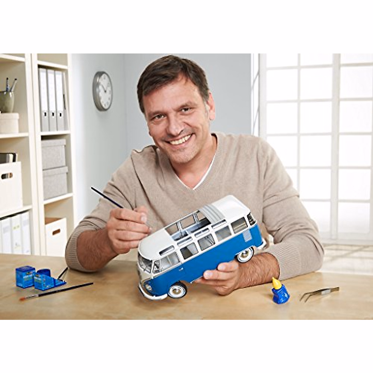 Revell 07009 Volkswagen T1 Samba Bus Model Kit, 1:16 Scale 27.2 cm, Multi-Color, 223