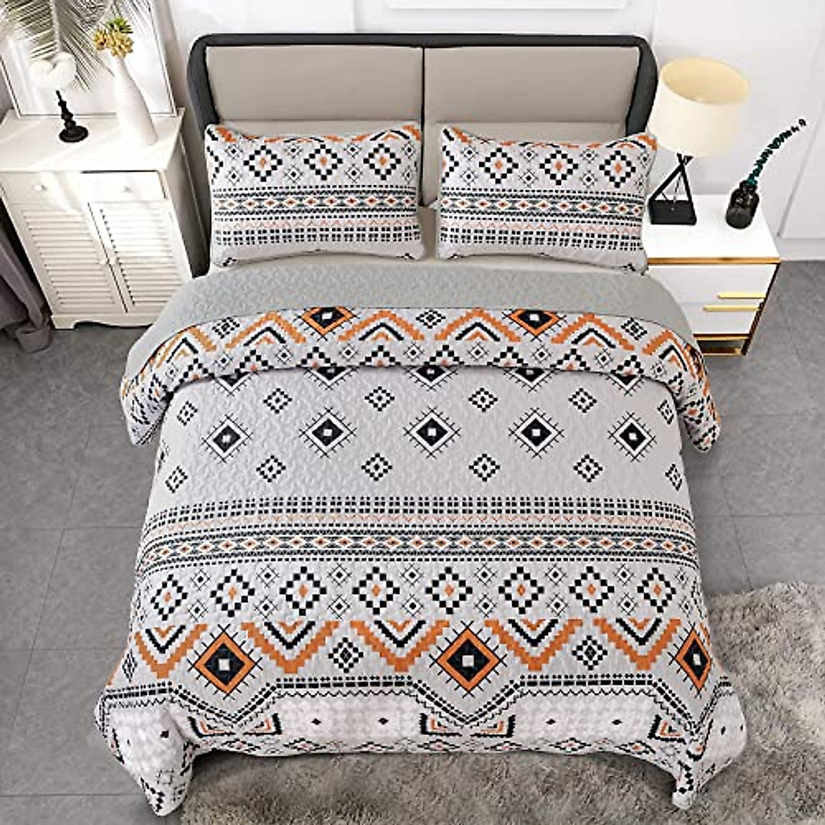 Luxudecor Boho Quilt Set Queen, Aztec Geometric Bedding Bedspreads, Reversible Microfiber Light Grey Quilt Coverlet Sets for All Seasons 96"x90"