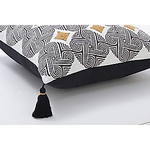 Pillow Perfect Indoor Hiawatha Gold 18 Inch Throw Pillow, 18 X 18 X 5