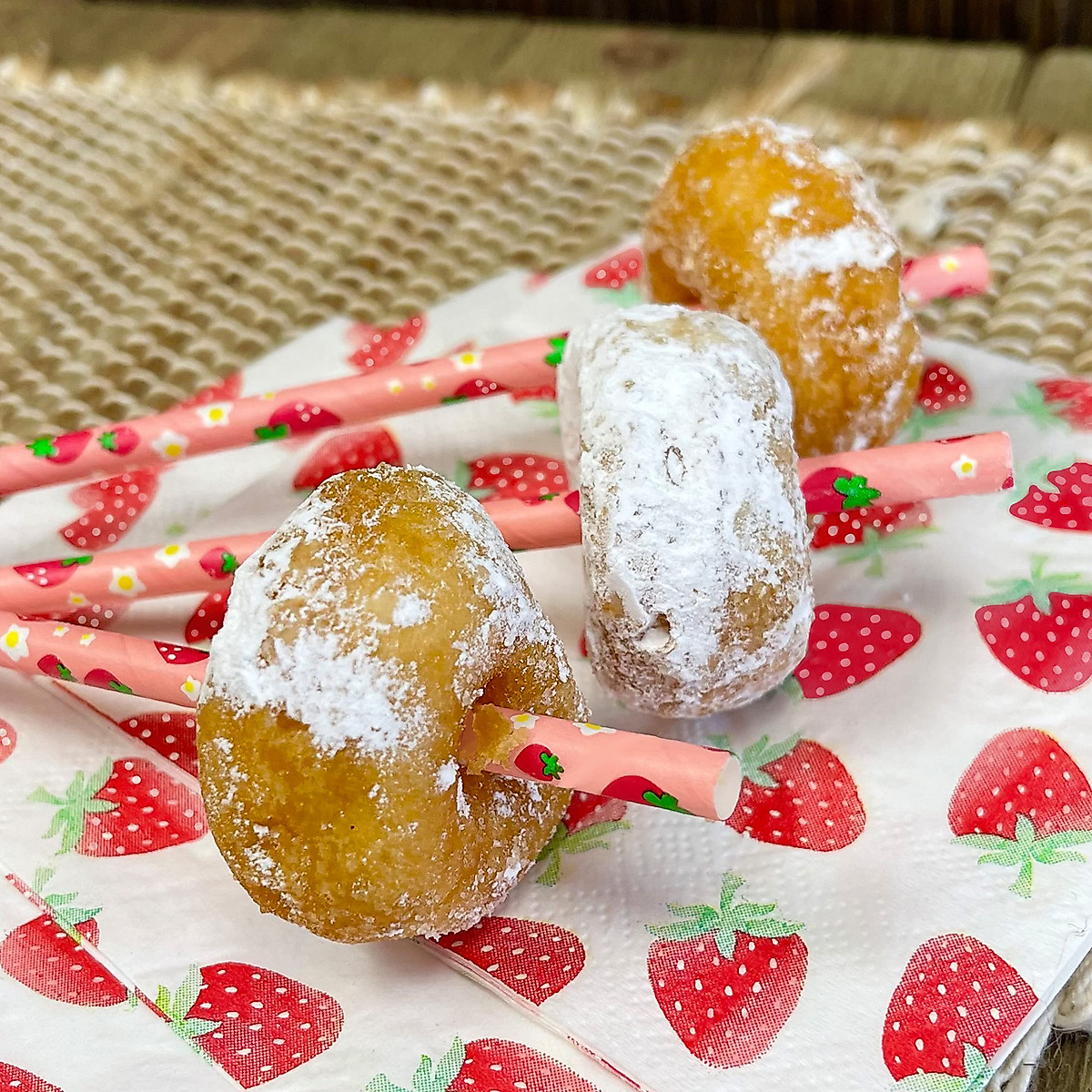 Strawberry Pattern Paper Straws - Valentine - Pink Red Green - 7.75 Inches - 100 Pack