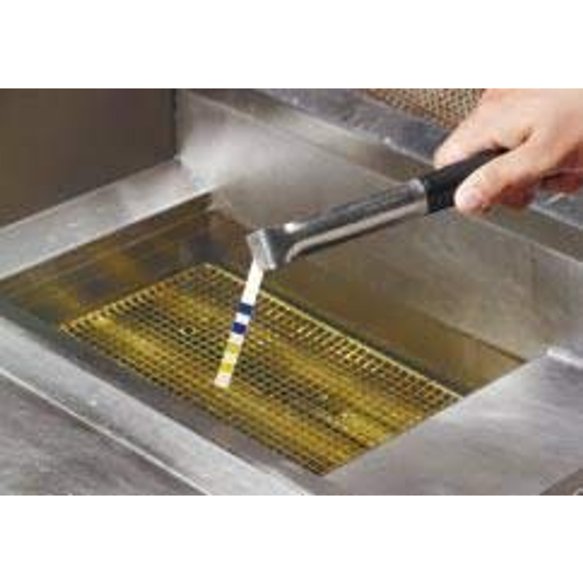 3M Low Range Frying Oil Quality Test Strips Kit, 1005, Monitor Shortening Quality with Oil Test Paper, Accurately Measures FFA Concentration up to 2.5 Percent, 1 Bottle of 40 Oil Test Strips