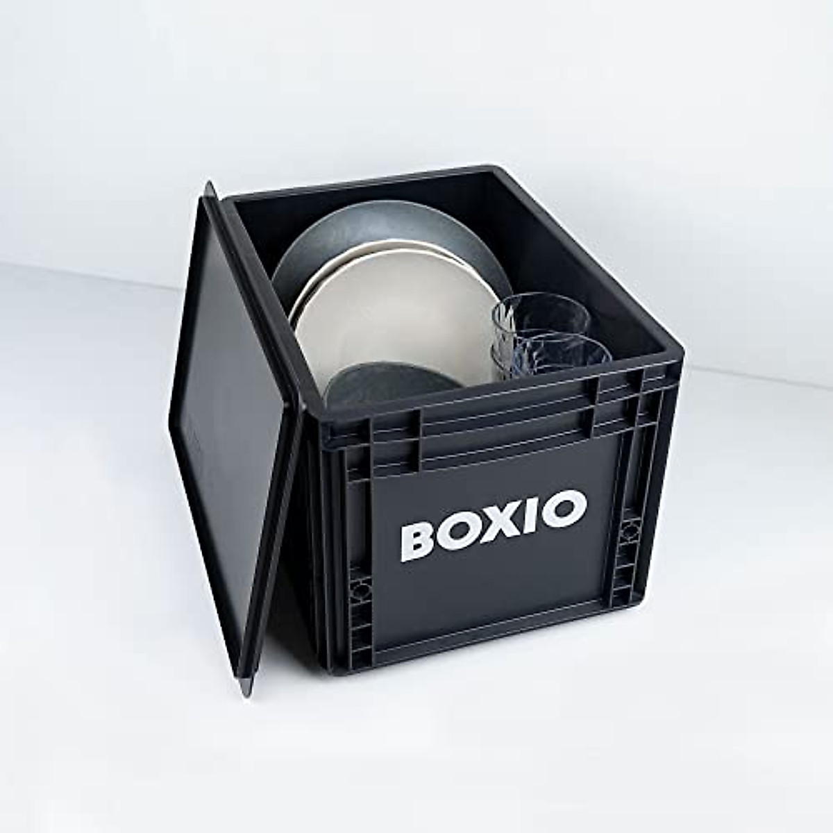 BOXIO Solo: Storage box with lid – 14,7" x 11,8" x 11,0" – perfect plastic transport box for camping, boat or garden – stackable with other stacking boxes – Made in Germany