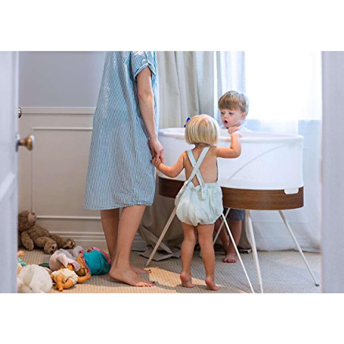 SNOO Smart Sleeper Baby Bassinet - Bedside Crib with Automatic Rocking Motions and Soothing White Noise - Ideal for Newborn Babies to 6 Months - Natural Sleep Training