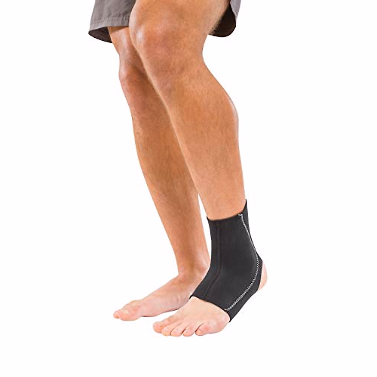 MUELLER Sports Medicine Ankle Support Sleeve, For Men and Women, Black, Medium