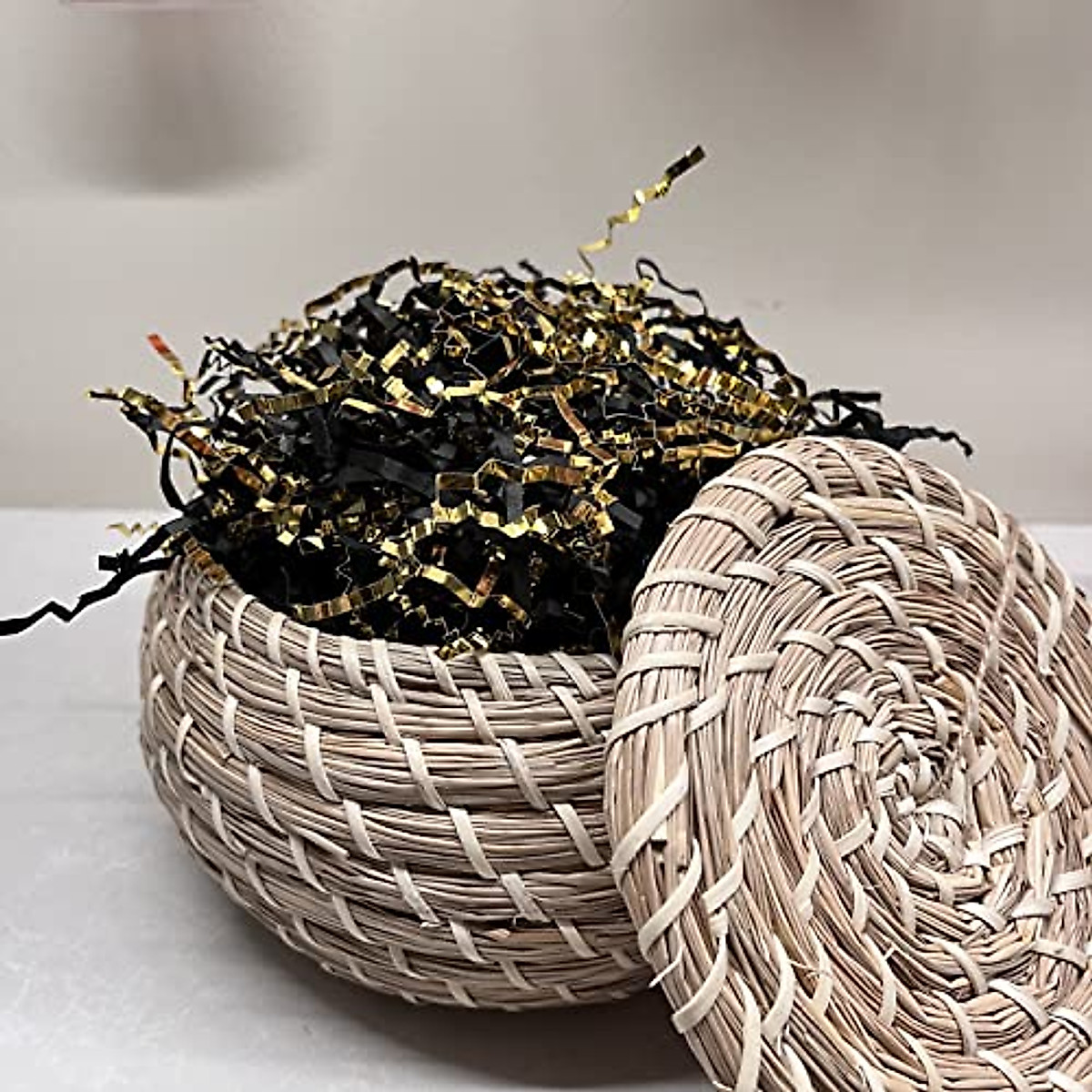 Crinkle Cut Paper Shred Filler (1/2 LB) for Valentine's Day Gifts Craft DIY's Packaging, Black & Gold Shredded paper for Gift Box, Wrapping & Basket Filling for Christmas, Halloween & Wedding Decorations (Black & Gold）