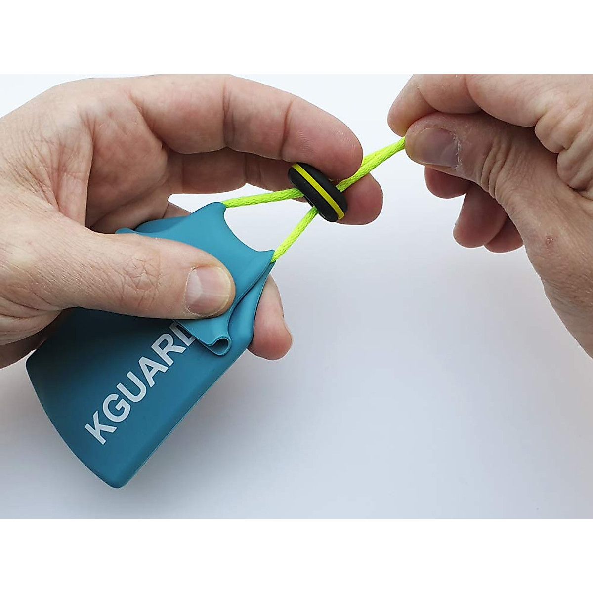 KGUARD waterproof and watertight key pouch designed for Water Sports (Surf, SUP, Windsurf, Kitesurf, Wingfoil…). For your electronic car key. IPX8 certified. DRY and COMFORTABLE.