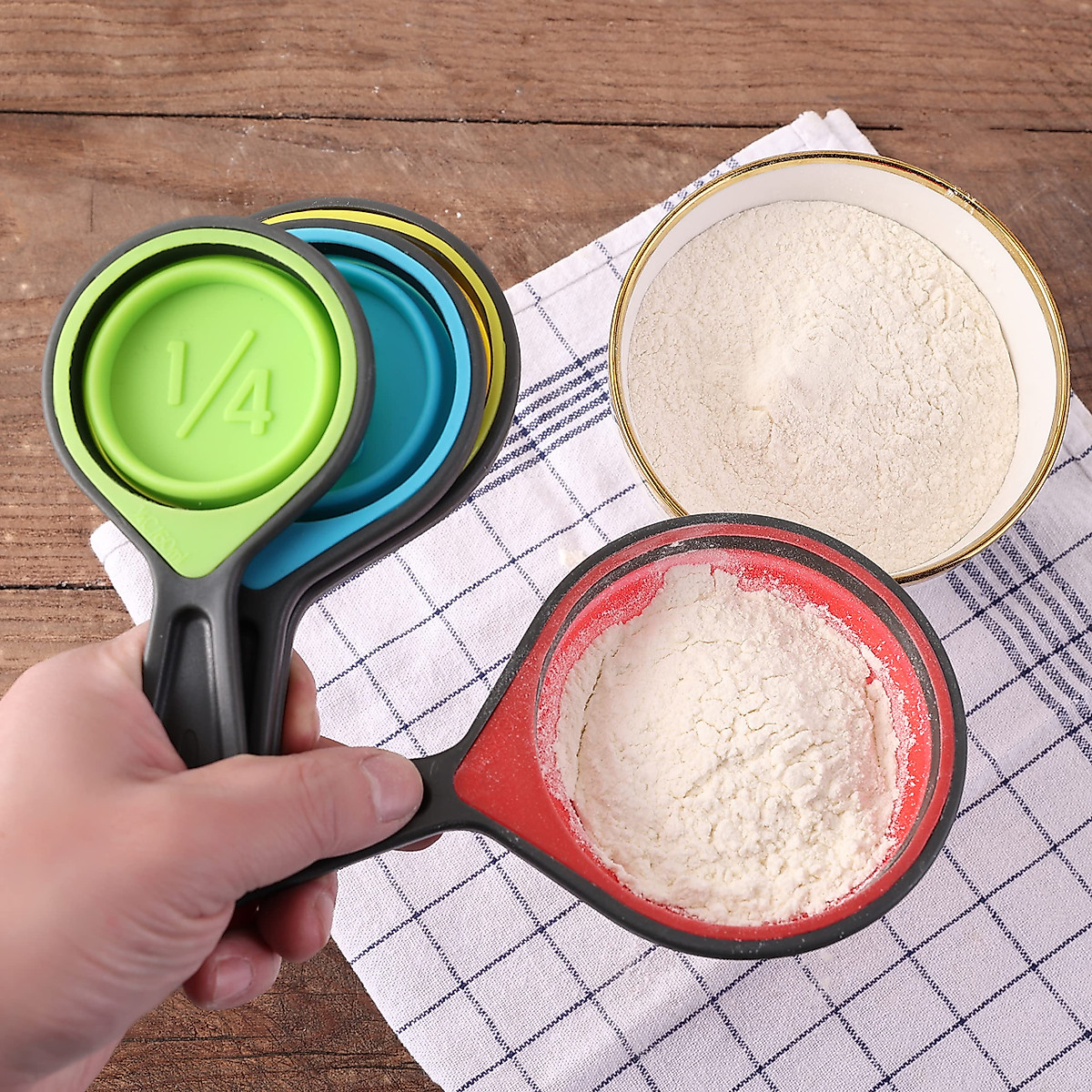 Collapsible Colander with Silicone Measuring Cups & Funnels for Filling Bottles, Food Strainers for Kitchen over the Sink with Extendable Handle (Green)
