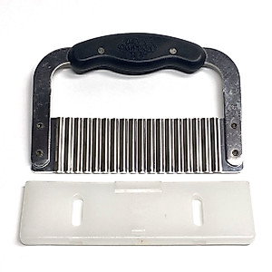 Pampered Chef Stainless Steel Garnisher Crinkle Cut with Protective Sleeve
