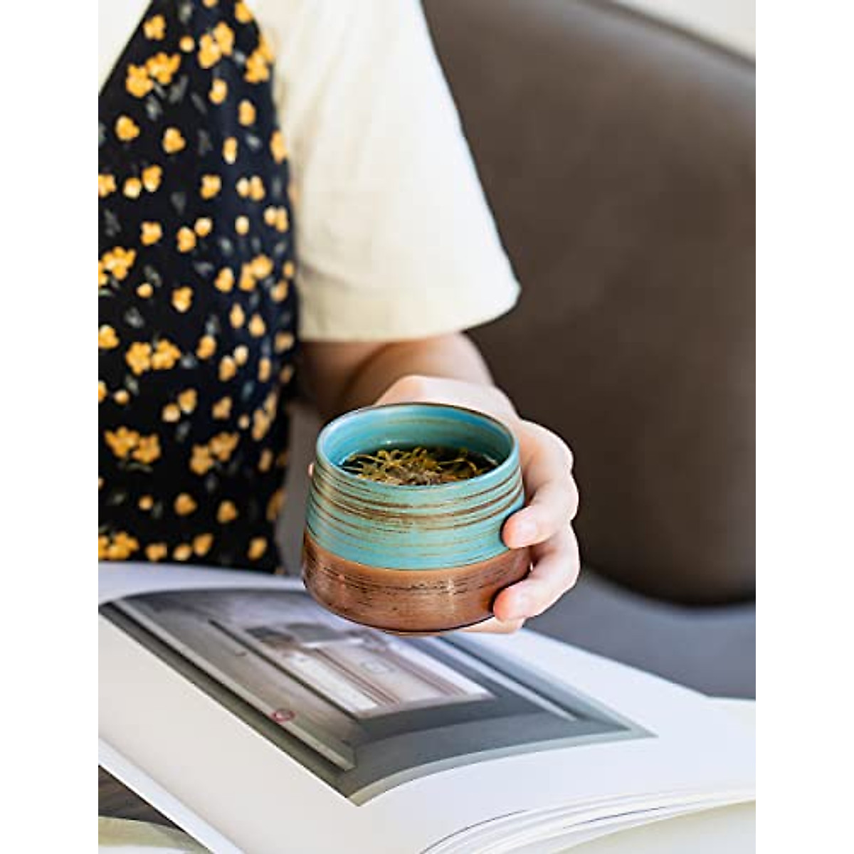 TANG PIN Handcrafted Ceramic Tea Cups Chinese Kung Fu Tea Cup Set of 2, Coffee Mugs for Cappuccino, Ceramic Sake Cups, 6 OZ (Blue & Pink)