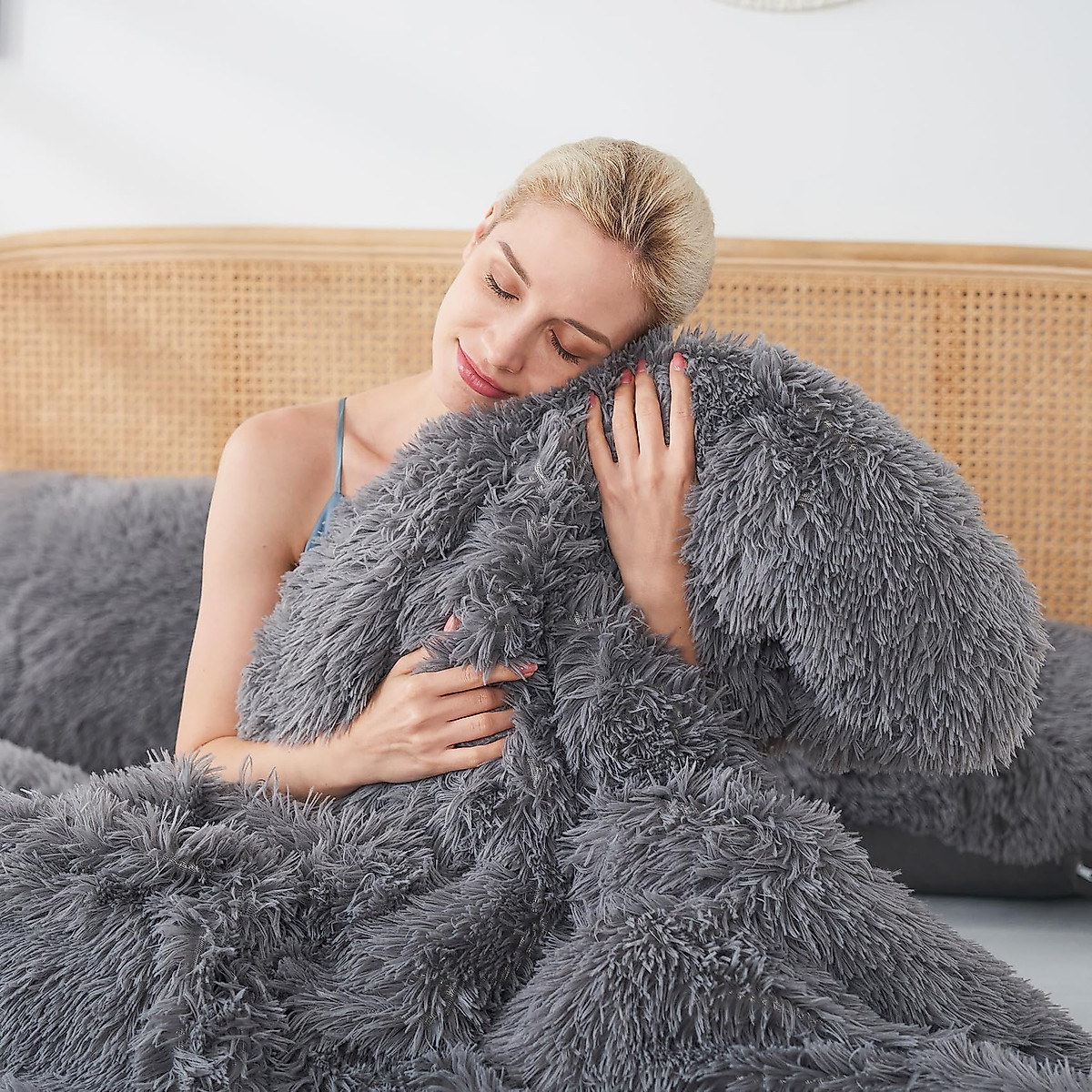 Sasttie Fluffy Duvet Cover Queen Size, 3 Pieces Shaggy Fuzzy Queen Duvet Cover Set, Grey Flannel Plush Faux Fur Duvet Cover with Zipper Closure, Corner Ties, 2 Pillowshams (90x90 Inch)