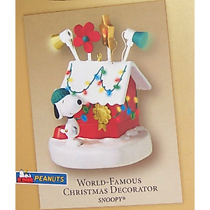 Hallmark Keepsake Club Exclusive 2003 Ornament World Famous Christmas Decorator Snoopy Light & Sound