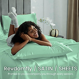 Revdomfly 4 Pcs Full Size Luxury Silky Soft Grass Green Satin Sheet Set,1 Premium Moisture Wicking Fitted Sheet Fits Up to 16 Inches Deep Pocket + 1 Flat Sheet + 2 Pillowcases（Grass Geen, Full）