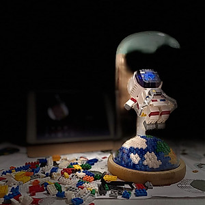 Uvini Building Blocks Astronaut Model with Light STEM Building Toy Micro Blocks for Adults or Teens Gifts Spaceman Mini Blocks Set DIY Bricks Toys 617PCS 00860