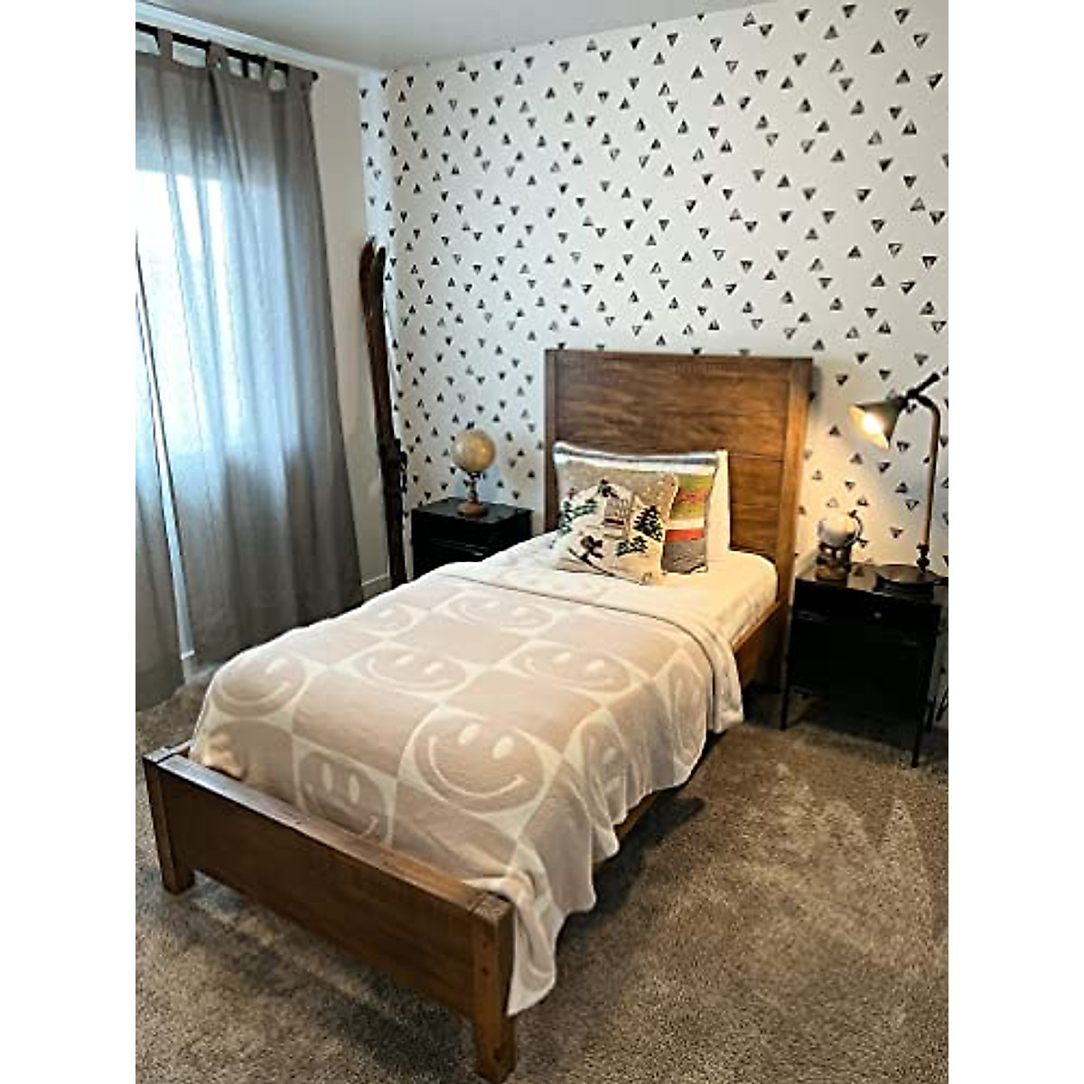 Checkered Blanket, Smiley Face Throw, Soft Cozy Microfiber Plush Blanket, Checkerboard Pattern, Reversible, Stretchy Throw Blanket 51" X 63" (White and Beige)