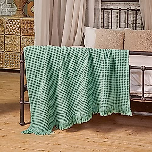 Amélie Home 100% Cotton Waffle Knit Throw Blanket, Soft Lightweight Blanket with Tassels, Decorative Breathable Textured Throw Blankets for Couch Bed Sofa, 50x60, Green