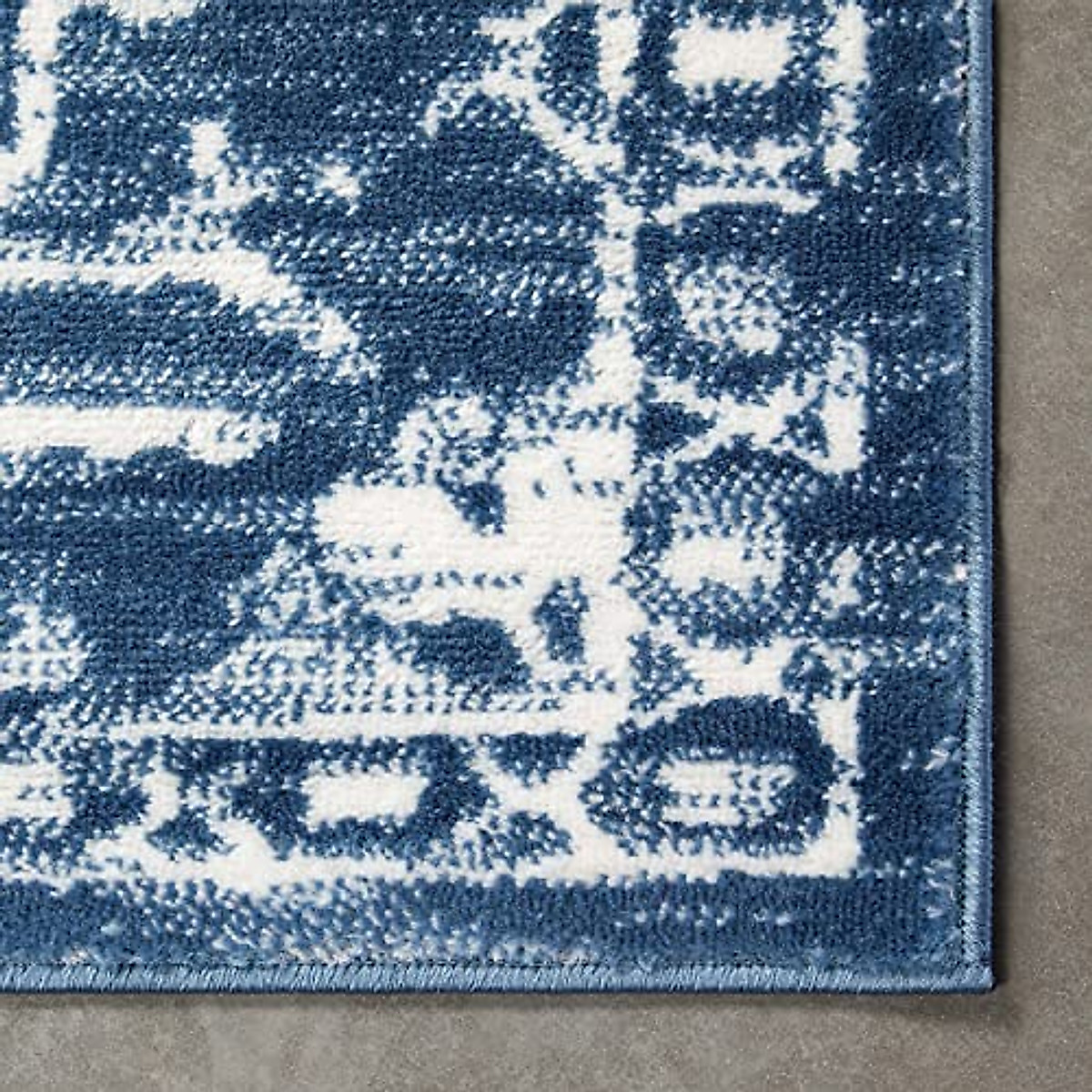 Well Woven Della Light Blue Vintage Medallion Pattern Area Rug (7'10" x 9'10")