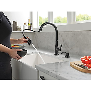 Delta Faucet Capertee Black Kitchen Faucet with Soap Dispenser, Kitchen Faucets with Pull Down Sprayer, Kitchen Sink Faucet with Magnetic Docking Spray Head, Matte Black 19877Z-BLSD-DST