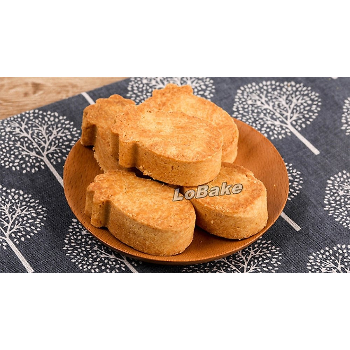 LoBake Pineapple shape Aluminium Press Cookie Cutter with Handle Stamp Metal Biscuit Mold Fondant Presser for Baking Set