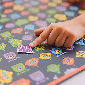 Educational Insights Robot Face Race, Fast Paced Color Recognition Matching Game, for 2-4 Players, Award-Winning Fun Family Board Game for Kids Ages 4+