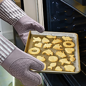 Alselo Silicone Oven Mitts Heat Resistant 932℉ with Waterproof & Non-Slip Kitchen Mittens, Set of 2 Extra Long Oven Gloves with Soft Cotton Terry Lining for Baking Cooking Barbecue(2, Purple Mitts)