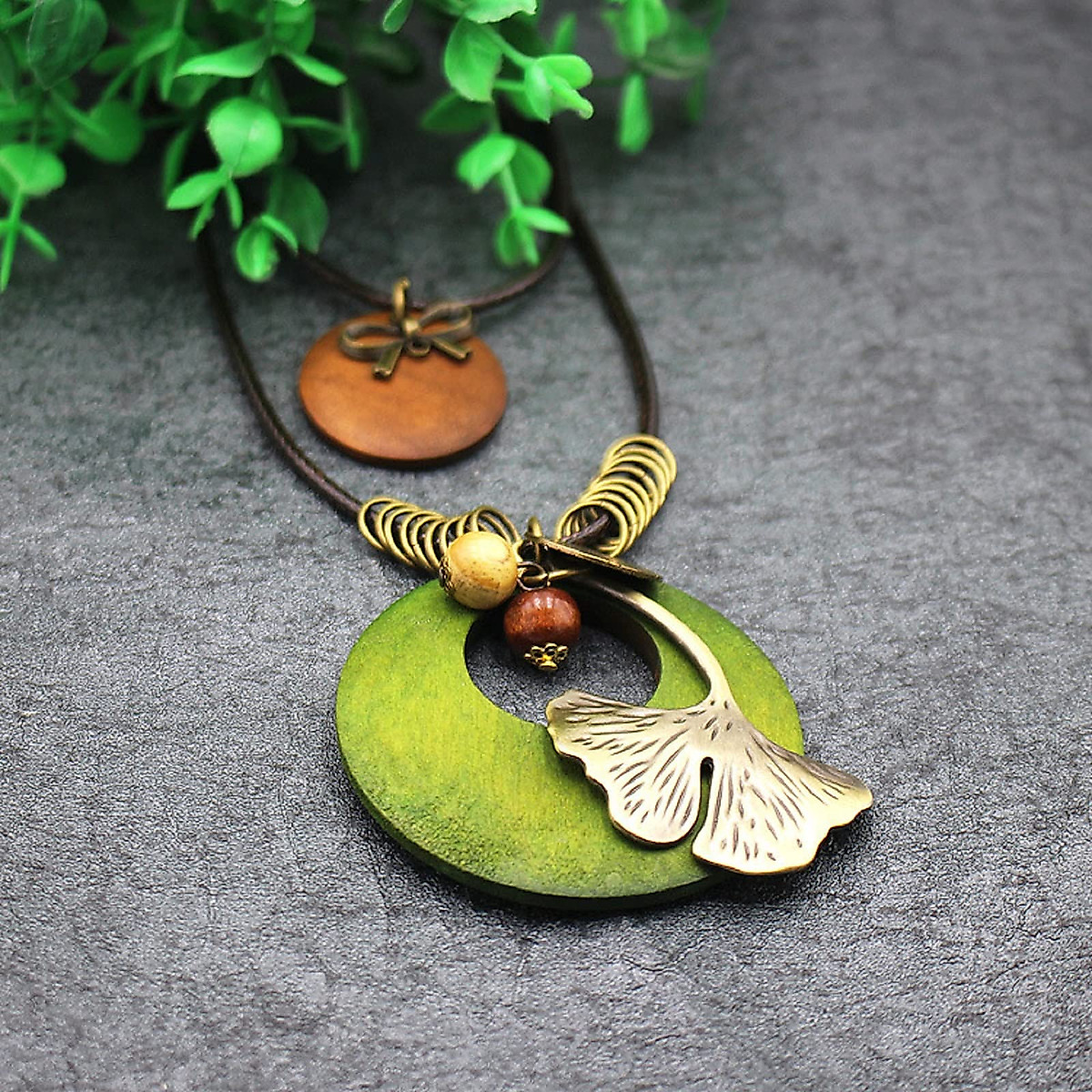 Les umes Vintage Necklace Wooden Pendant Long Necklaces for Women Boho Ethnic Style Handmade Jewelry Ginkgo Green