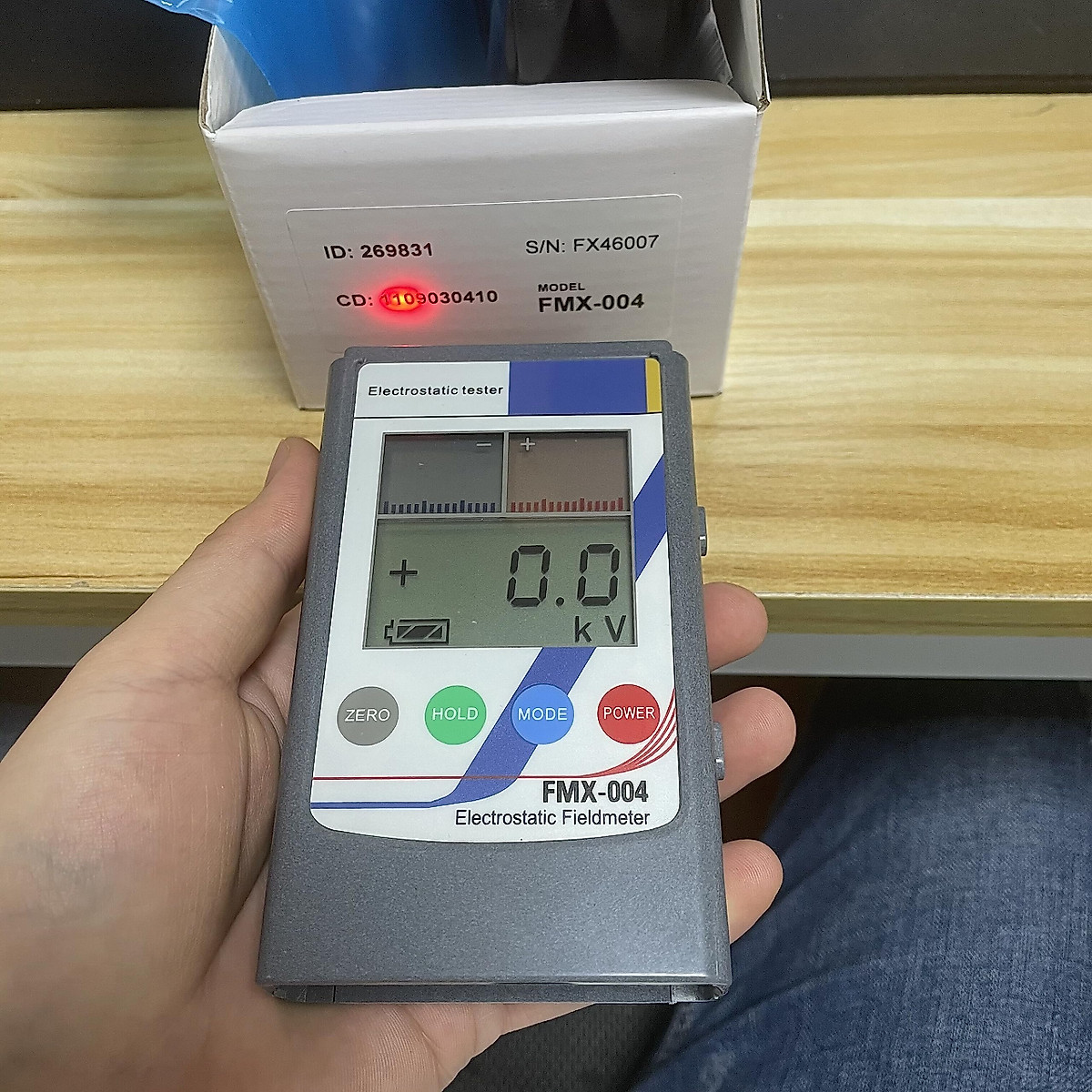FMX-004 Electrostatic Field Meter 30KV Static Tester,Handheld FMX004 Electrostatic Fieldmeter Measuring Range 0 to ±1.49KV