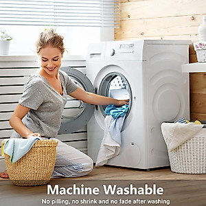 Pro Goleem Baby Robe Unisex Soft Plush Hooded Bathrobe for Newborn Boys Girls Gifts, One Size, 0-9 Months