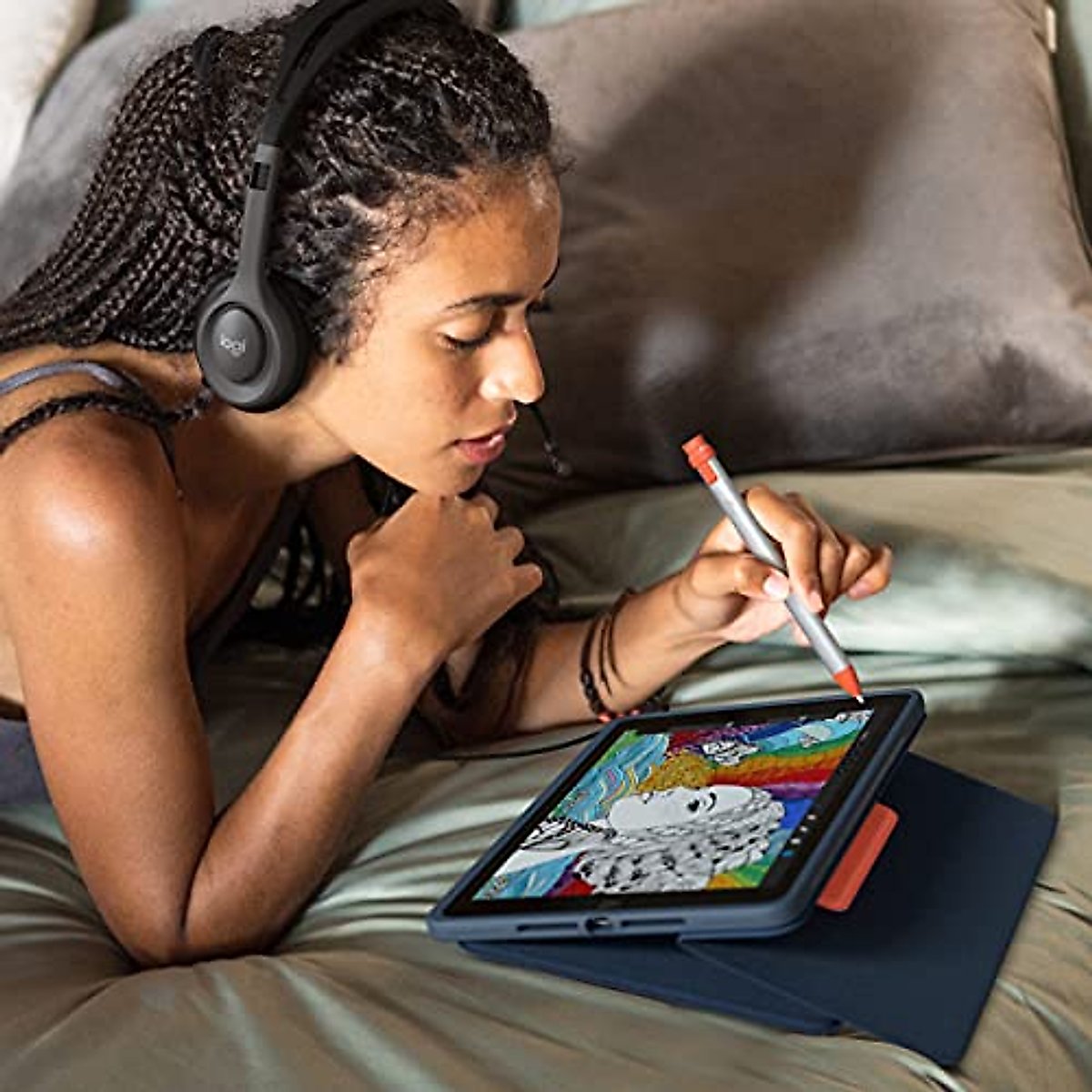 Logitech Rugged Combo 3 Touch iPad® Keyboard Case with Trackpad and Smart Connector for iPad (7th, 8th and 9th Generation) for Education - Classic Blue