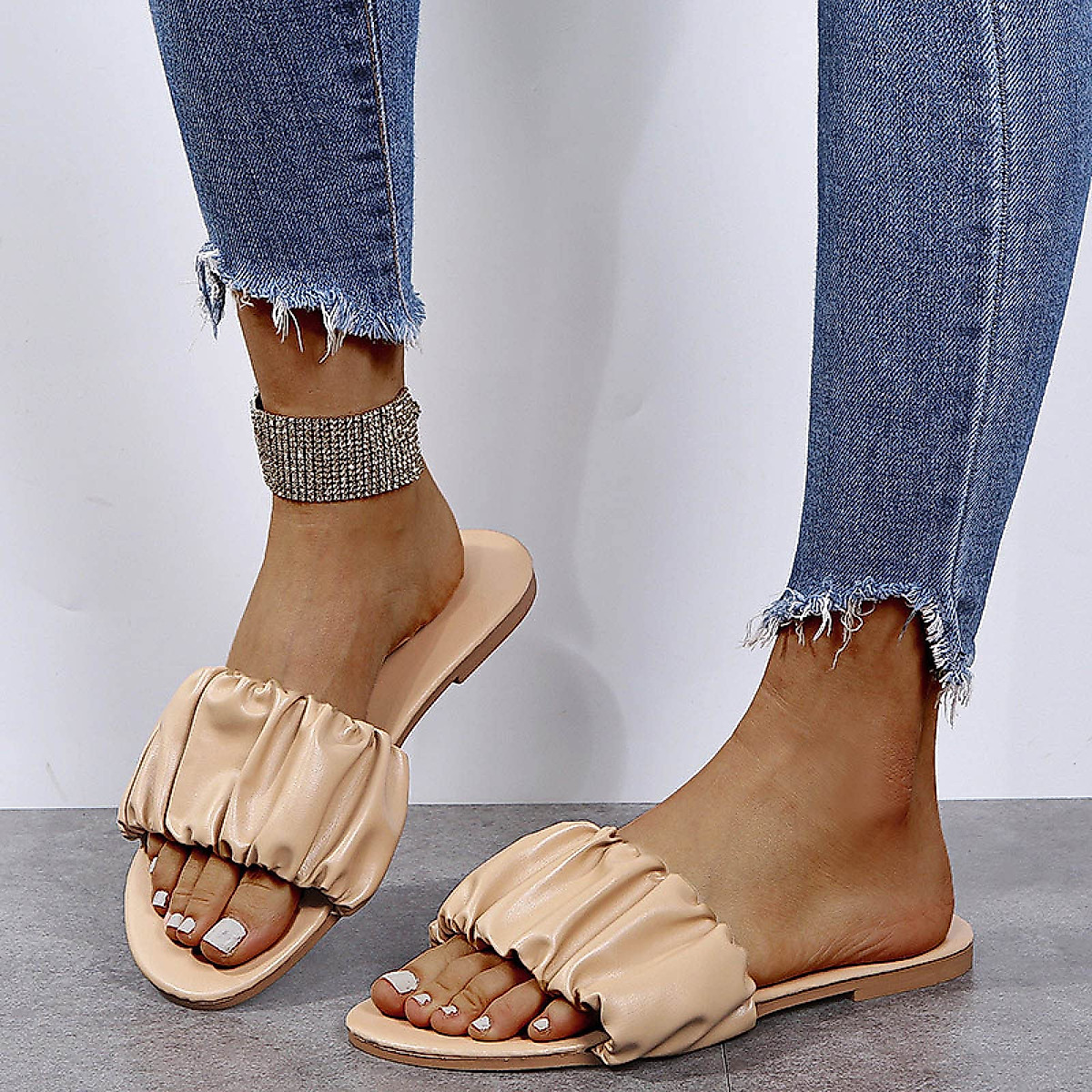 Bravetoshop Women's Open Toe Flat Sandals Slip On Slides Summer Casual Beach Slippers (Beige,5 US)