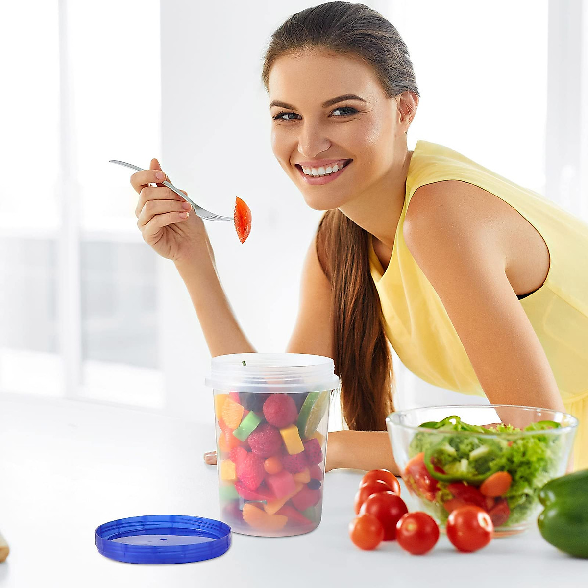 24 Pcs 32 oz Freezer Containers for Food with Twist Top Lids Reusable Plastic Soup Food Containers with Screw on Lids Leakproof Round Containers for Juice Condiments Fruit Snacks Leftovers (Blue)