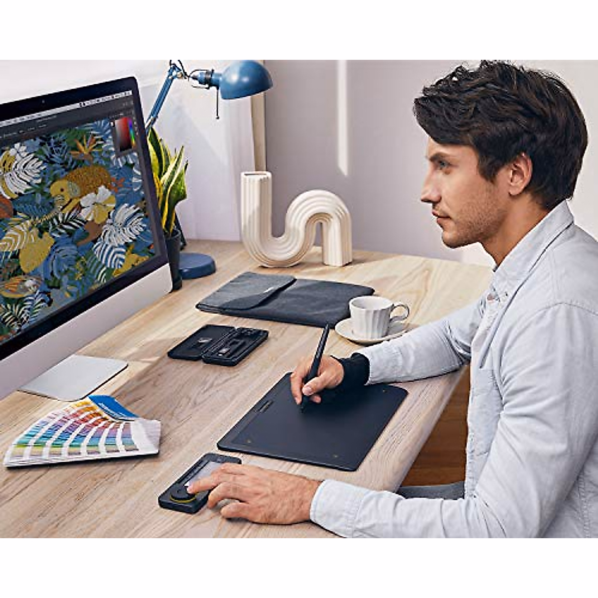 XENCELABS Wireless Drawing Tablet Medium with Quick Keys, Pen Tablet with 2 Battery-Free Pens, 12" Graphics Tablet for Windows/macOS/Linux, Black