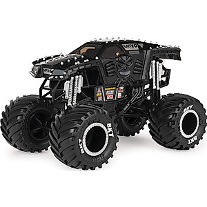 Monster Jam Official Max-D Monster Truck - Max-D Collector 1:24 Scale Die-Cast Vehicle - Chrome Rims and BKT Tread Tires for Use in All Playsets - Collectible for Fans & Birthday Parties