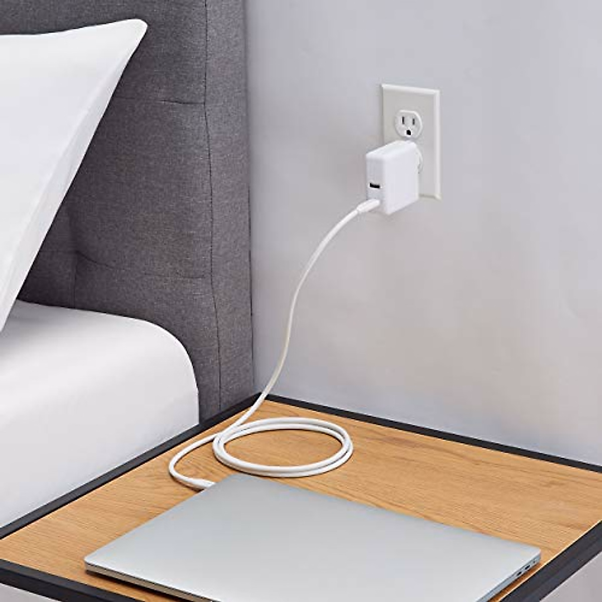 Amazon Basics 100W USB-C to USB-C 3.1 Gen 1 Cable with Power Delivery - 6-Foot, White