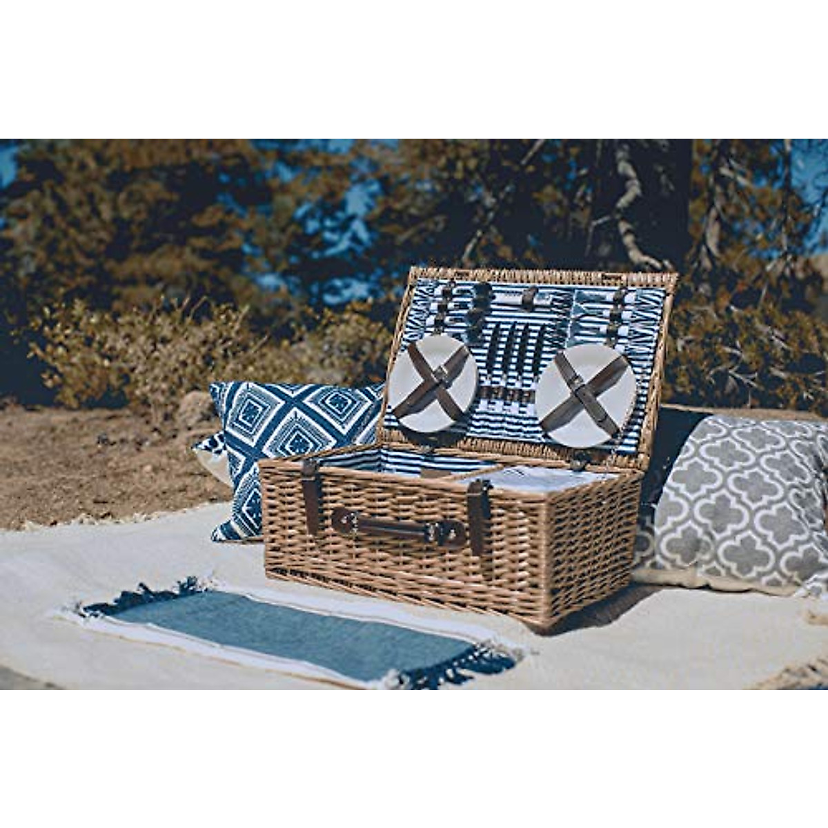PICNIC TIME Belmont Picnic Basket for 4 - Wicker Picnic Baskets - 4 Person Picnic Set, Navy Blue & White Stripes