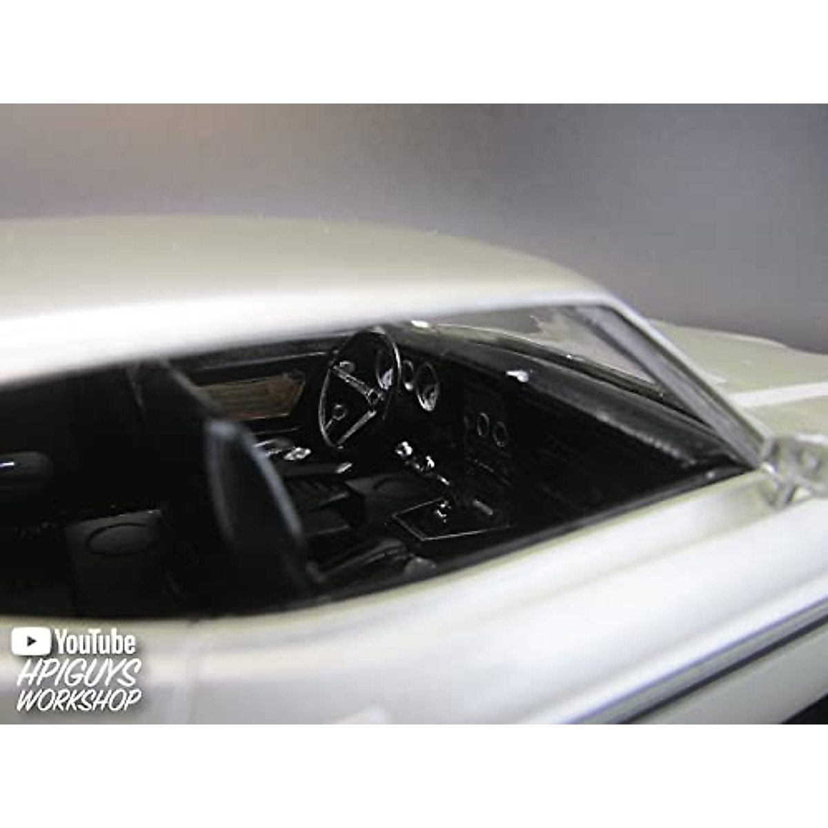 AMT 1971 Ford Mustang Mach I 1:25 Scale Model Kit