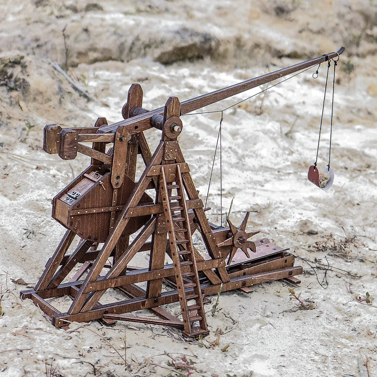 YAQUMW The Mini Counterweight Trebuchet Europe Medieval Siege Equipment Chariot Catapult Weapons DIY 3D Wooden Puzzles Model Kits for Adults STEM Projects Tabletop Toy