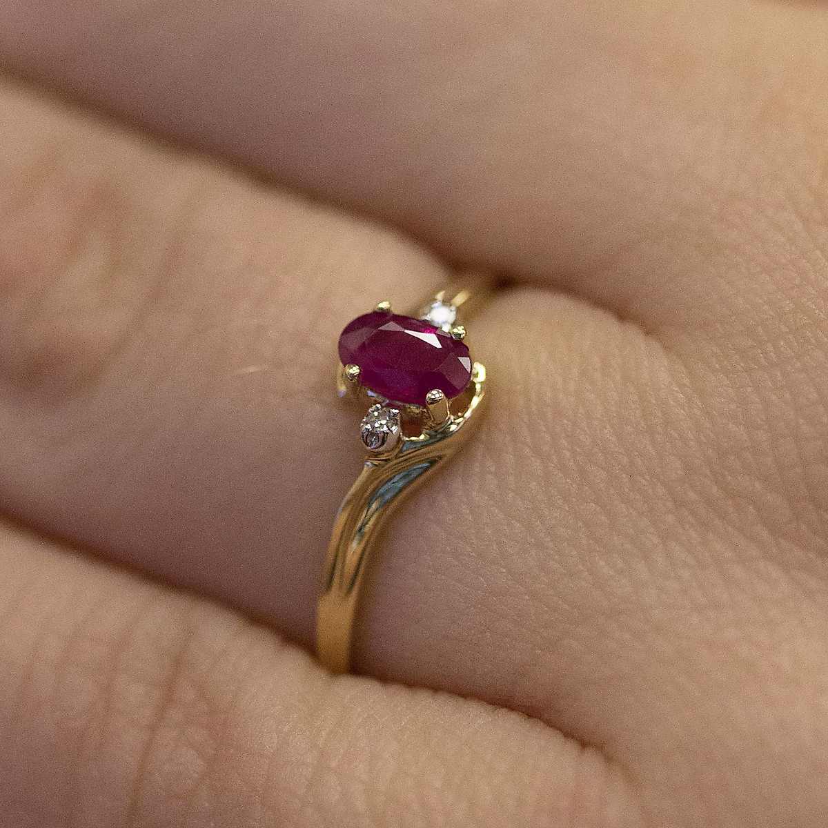 Direct-Jewelry 10k Yellow Gold Oval Ruby And Diamond Ring (Size 7)