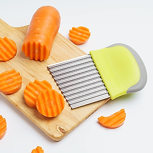 Nax Caki Crinkle Cutter with Protective Cover,Crinkle Cutter for Veggies,Potato Carrot Chip Vegetable Crinkle Wavy Chopper Cutter