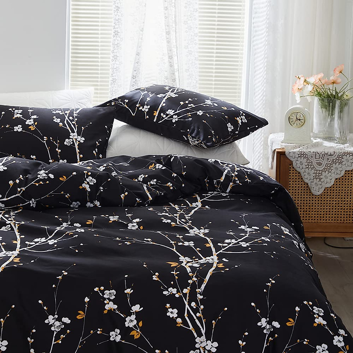 ARYURBU Floral Duvet Cover Set Queen Size with 2 Pillowcases Black, Flower Branch Printed Design, Lightweight Soft Microfiber Comforter Cover Bedding Set 3pcs with Zipper Closure and Corner Ties