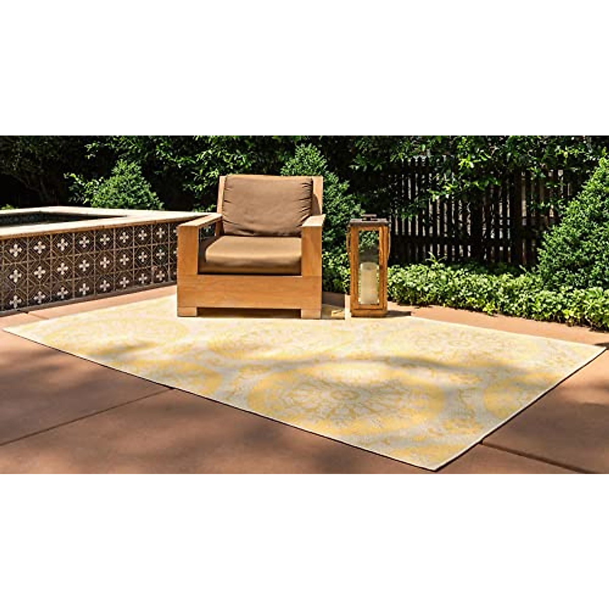 Unique Loom Outdoor Botanical Collection Area Rug - Medallion (4' 1" x 6' 1" Rectangle, Yellow/ Beige)