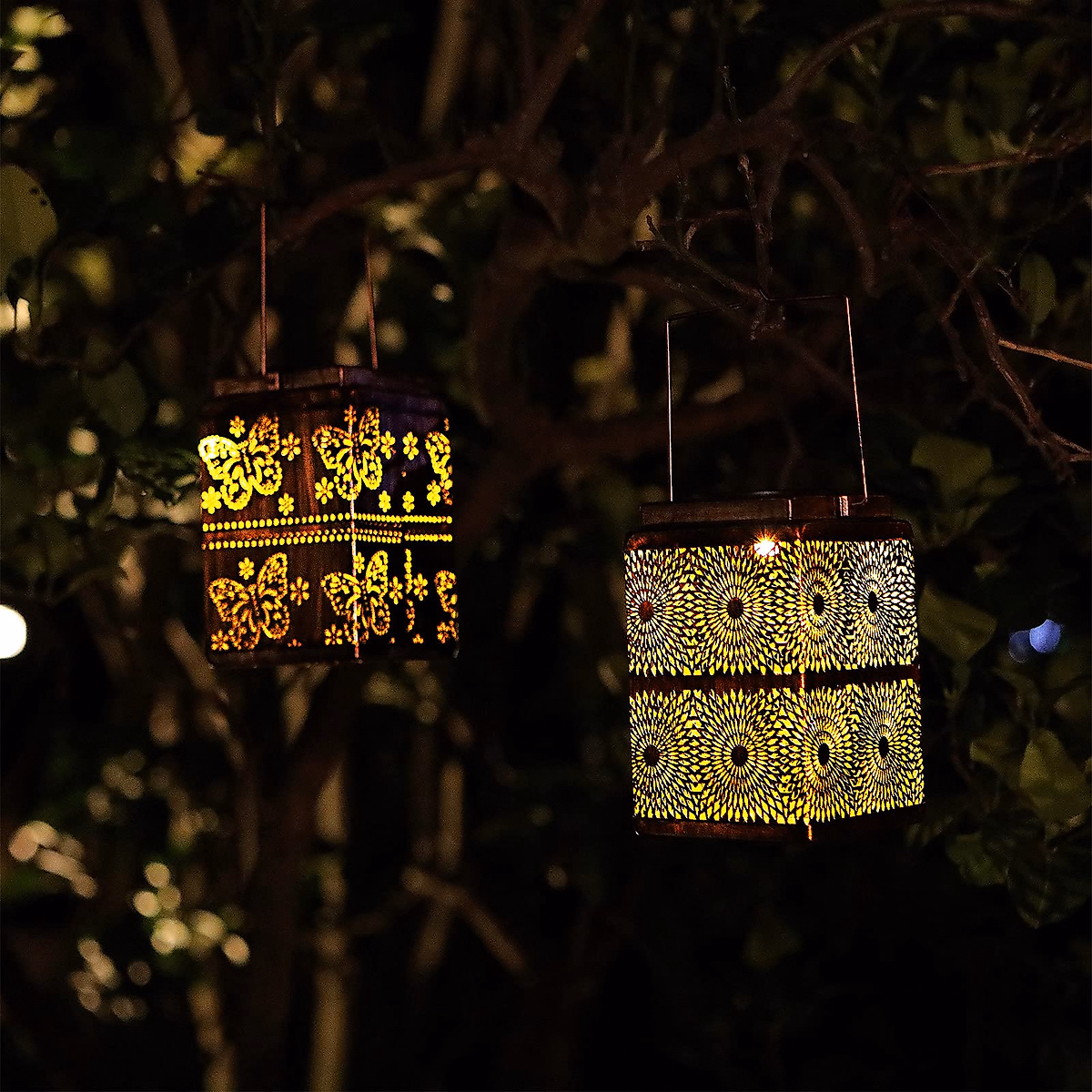 Outdoor Solar Lanterns Waterproof Hanging Solar Lights 2 Pack Outdoor Retro Metal Lamp with Handle for Terrace Backyard Porch Dining Table Passage Party Place Garden Decoration