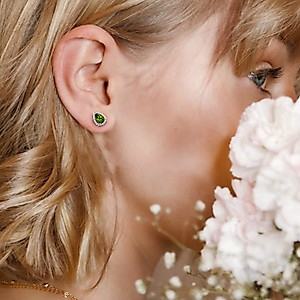 August Peridot Birthstone Stud Earrings for Women, Natural Peridot Birthstone Earrings 18K White Gold Plated S925 Sterling Silver Pear Cut Genuine Peridot August Birthstone Earrings for Women Mother