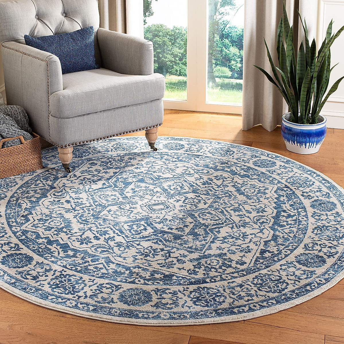 SAFAVIEH Brentwood Collection 5' Round Navy / Light Grey BNT832M Medallion Distressed Non-Shedding Dining Room Entryway Foyer Living Room Bedroom Area Rug