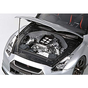 Tamiya Nissan GT-R R35 - 1/24 Scale Model Kit 24300