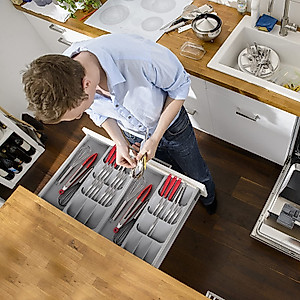 YUOIOYU Cutlery Organizer in Drawer, Expandable Compact Silverware Organizer for Kitchen Drawers, PP Plastic Kitchen Utensil Organizer for Flatware, Forks, Spoons, Silverware Tray for Drawer (Gray)