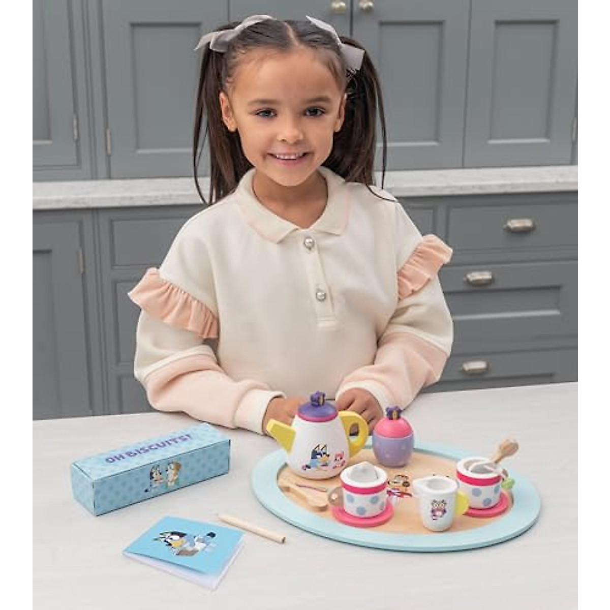 Bluey – Tea Party Set – Wooden 18-Piece Pretend Play Set with Tray, Teapot, Tea Cups, Biscuits, and Notepad for Children 3 Years and up – Imaginative Fun and Role-Playing, FSC Certified