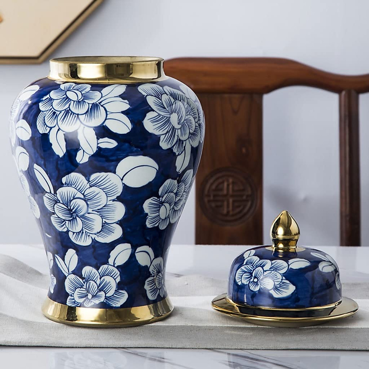 Hand Painted Blue and White Porcelain Ginger Jar Ceramic Vase, Chinese Style Living Room Home Decoration, Temple jar with Gilt Edge (Size : Small)