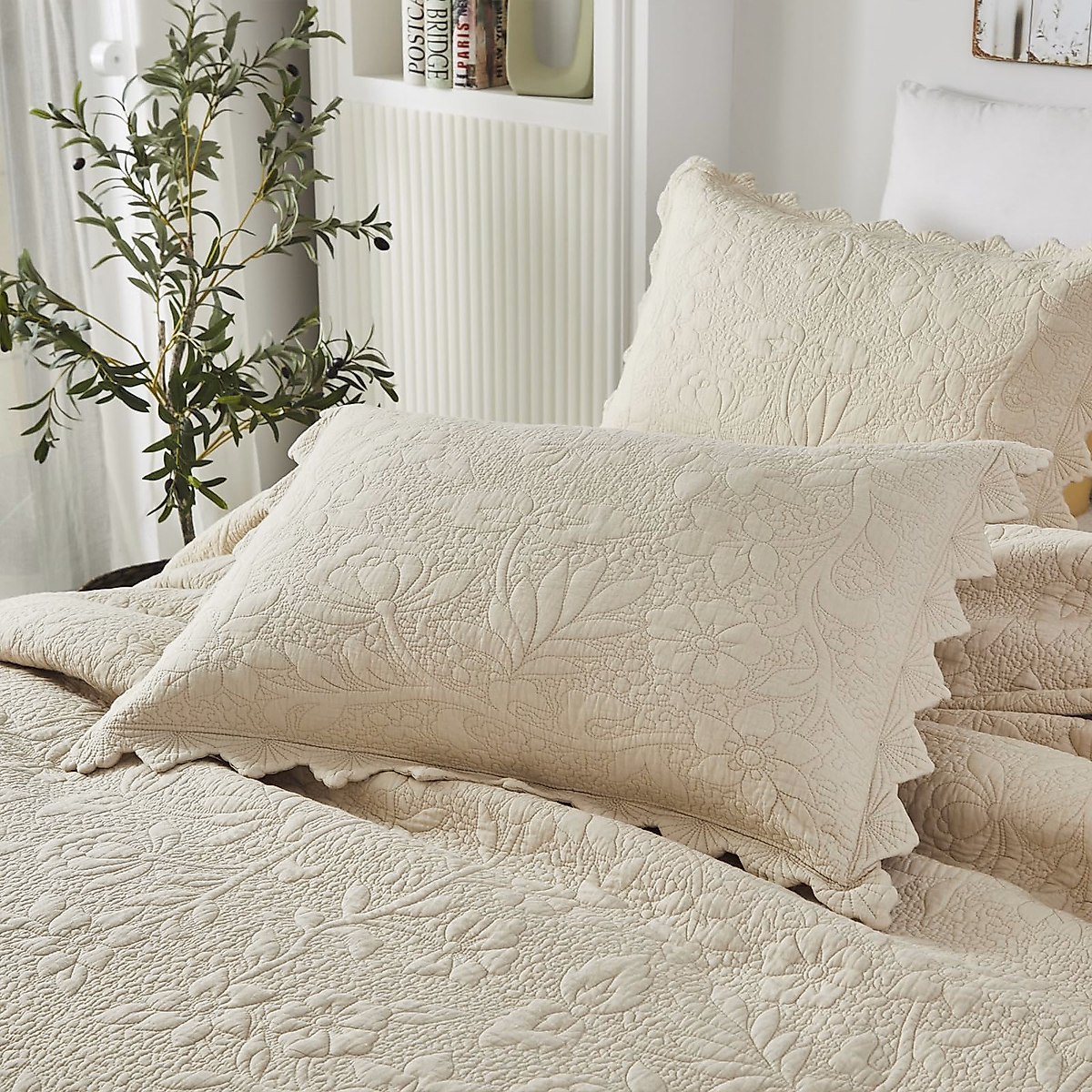 Brandream Beige Quilts Queen King Size Cotton Farmhouse Matelasse Coverlet Scalloped Edge Bedspreads Luxury Quilt Bedding Set 3-Piece 98x106