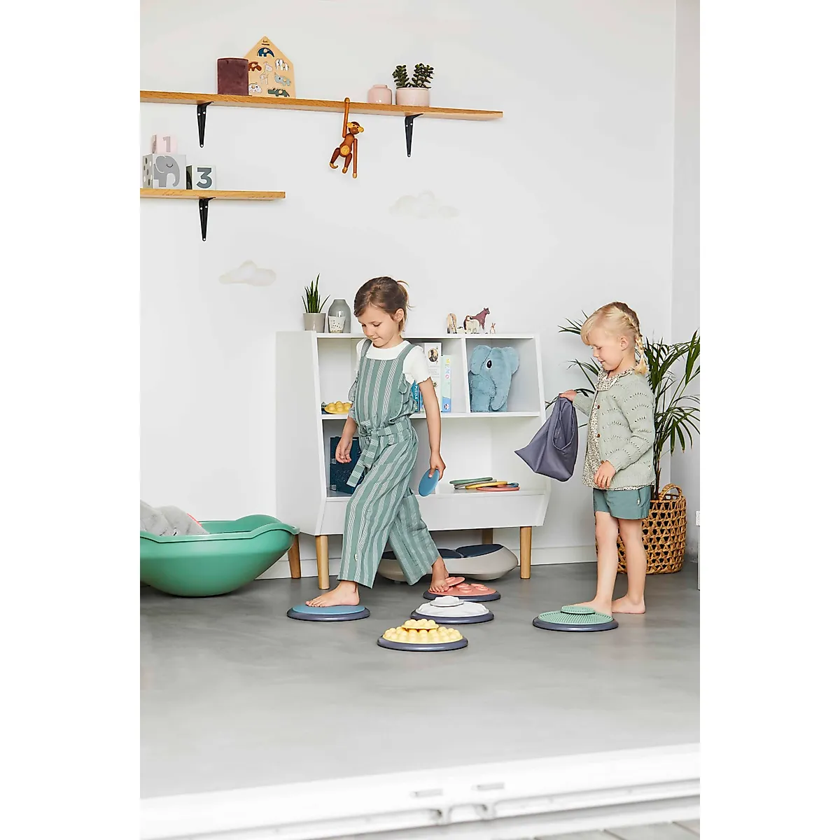 GONGE Tactile Sensory Discs - Set of 10 Textured Stepping Discs, Sensory Exploration, Cognitive Development - Includes Blindfold - Ages 1 and up - Nordic